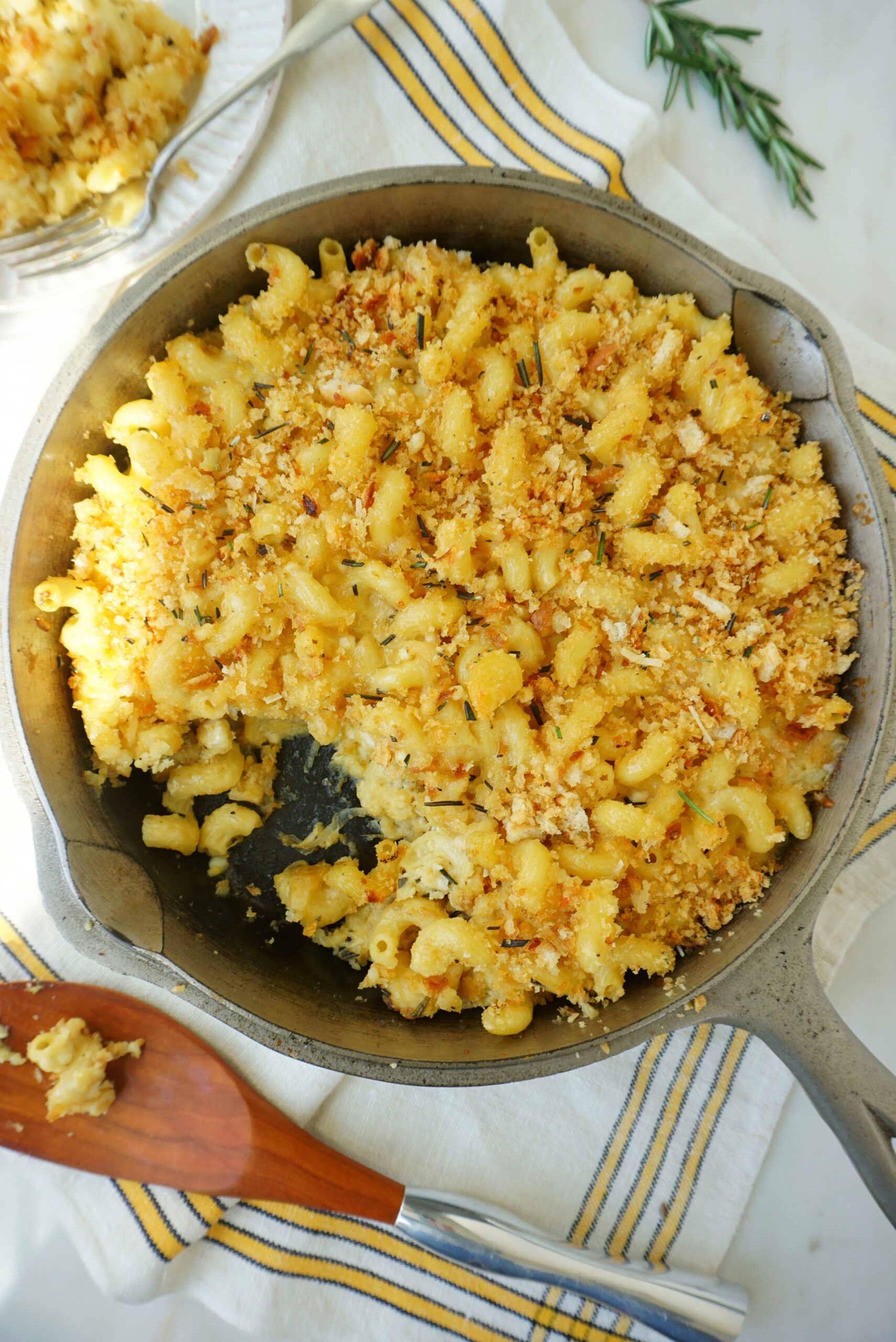 Caramelized Onion and Rosemary Mac ‘n Cheese – FeedMeGuideMe